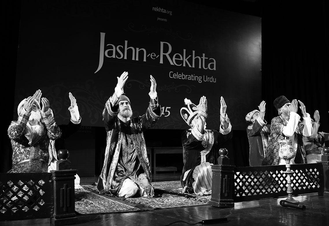 Mushaira: A History of thunderous and traditional Waah-Waahs - Urdu ...